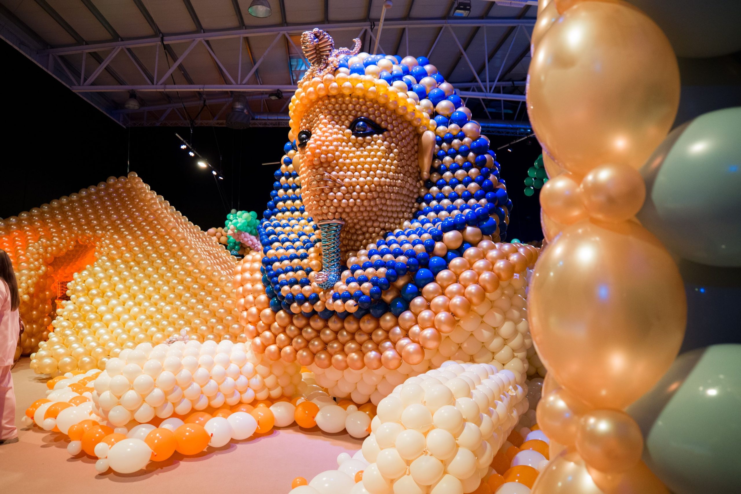 A grandiose balloon exhibition opened in Budapest - the super ...