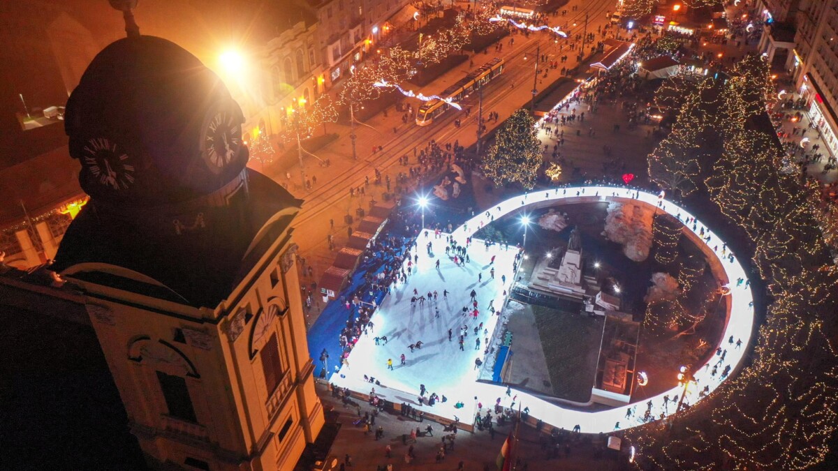 The ice rink in front of the Great Reformed Church continues to operate